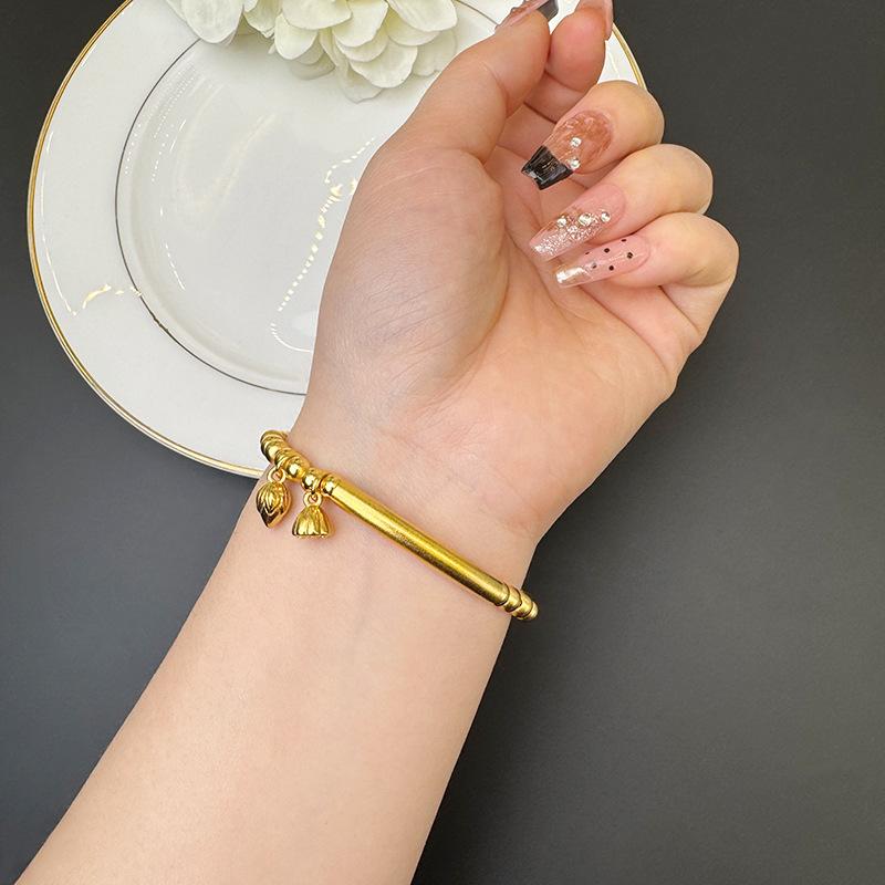 ・カテゴリ: ブレスレット・素材: 銅、金メッキ・加工: 電気メッキ・タイプ: レディース・要素: 蓮、蓮の実・スタイル: レトロ、ヴィンテージ・用途: 記念日・カラー: ゴールド