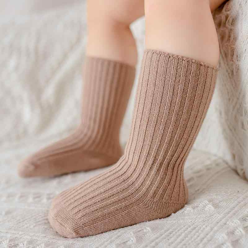 ・カテゴリ: 子供用靴下・主な素材: 綿95%以上・対象性別: 男女兼用・仕様: ジャカード・機能: 通気性、吸汗性・長さ: クルー丈・生地の厚さ: 普通・柄: ボーダー、キャラクター、無地・: キャラクター、リボン・カラー展開: マロン、...