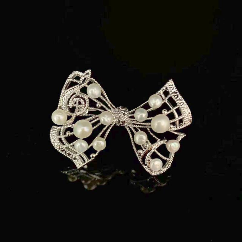 ・カテゴリ: ブローチ・素材: 銅・: リボン・加工: メッキ・サイズ: 約4.3cm×3.3cm・重量: 約7.5g・機能: 装飾、多機能、調節可能、ウエスト調整、ギフト用、2WAY・スタイル: ファッション、オフィス、通勤・性別: 男女兼用