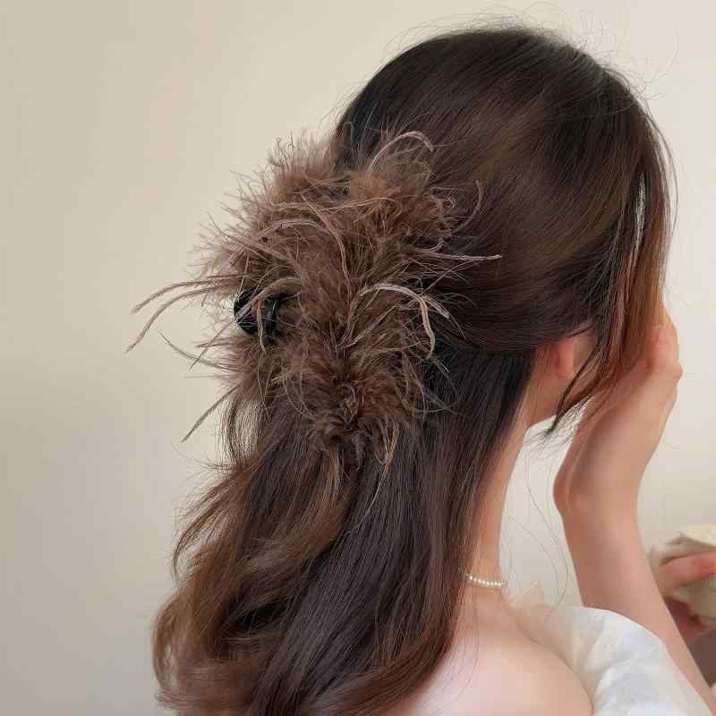 ・カテゴリ: ヘアアクセサリー・スタイル: バンスクリップ・主な素材: 羽毛・製法: ハンドメイド・: 韓国・テイスト: フェミニン・カラー展開: ブラック、ブラウン、レッド・サイズ展開: 11cm、13cm・対象: レディース