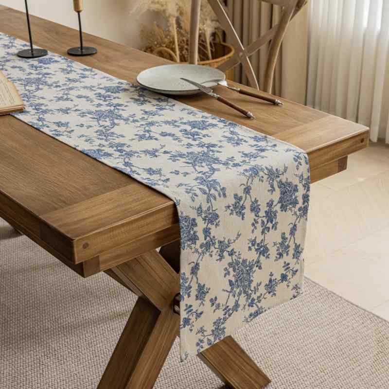 ・カテゴリ: テーブルランナー・スタイル: 中国古典風・素材: ポリエステル70%、綿30%・柄: 花柄、植物柄・カラー展開: ホワイト、ブルー、レトロオーキッド、レトロブラックフラワー、青花磁器、ブラックホワイトチェック、レッドチェック、...
