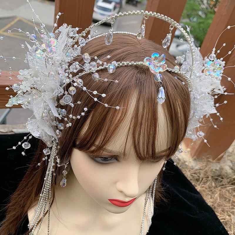 ・カテゴリ: ヘアアクセサリー・スタイル: フェアリースタイル・対象: レディース・: クラウン、バタフライ、フェザー、フラワー・主な素材: 水晶・加工: クリスタル装飾・活用シーン: ウェディング、結婚式・アイテム展開: ティアラ、ヘッド...