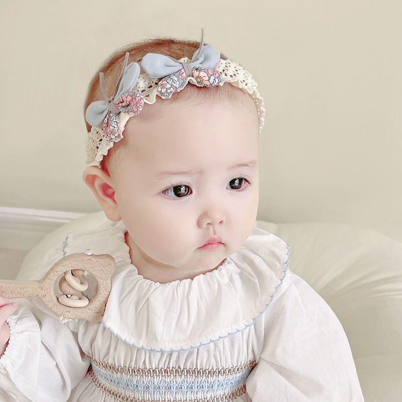 ・カテゴリ: ヘアアクセサリー、ヘアバンド・対象: 子供、乳幼児・対象年齢: 0歳〜3歳・ギフト用途: アニバーサリー、お祝い・素材: 布・加工: ハンドメイド・形状: 花、蝶・柄: 小花柄・スタイル: ナチュラル・要素: レース、プリーツ...