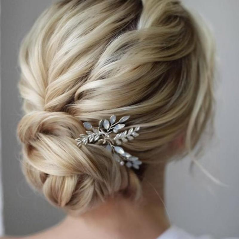 ・カテゴリ: ヘアアクセサリー・主な素材: ラインストーン・カラー展開: シルバー