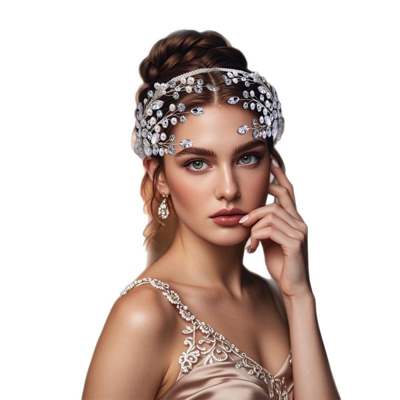 ・カテゴリ: ヘアアクセサリー・主な素材: ラインストーン・加工: 手編み・カラー: シルバー・要素: スノーフレーク、クリスマスギフト、トナカイ、新年、クリスマスベル、サンタクロース、パンプキンスカル・スタイル: フェミニン・対象: レデ...