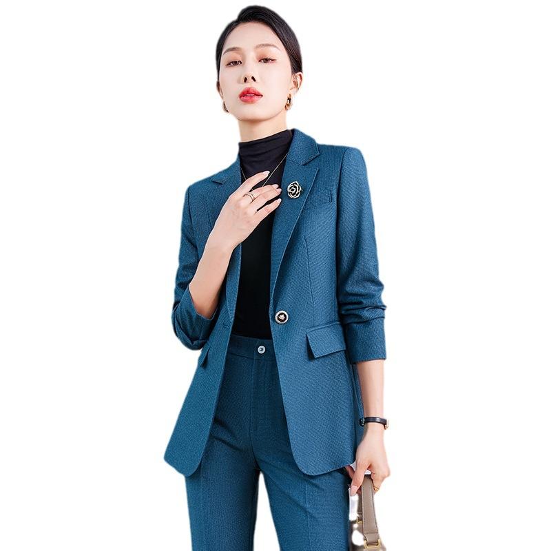 ・素材: ポリエステル、レーヨン・素材構成: ポリエステル 70%〜80%、レーヨン 30%以下・袖丈: 長袖・パンツ丈: ロングパンツ・カラー展開: ブルー、キャラメル、オフホワイト・サイズ展開: S、M、L、XL、XXL、XXXL、XXXXL