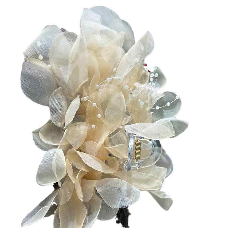 ・カテゴリ: ヘアアクセサリー・種類: バンスクリップ・素材: プラスチック、樹脂・加工: ハンドメイド・カラー: オフホワイト・要素: パール、花・テイスト: 韓国、フェミニン・対象: 女性・柄・モチーフ: 植物、花
