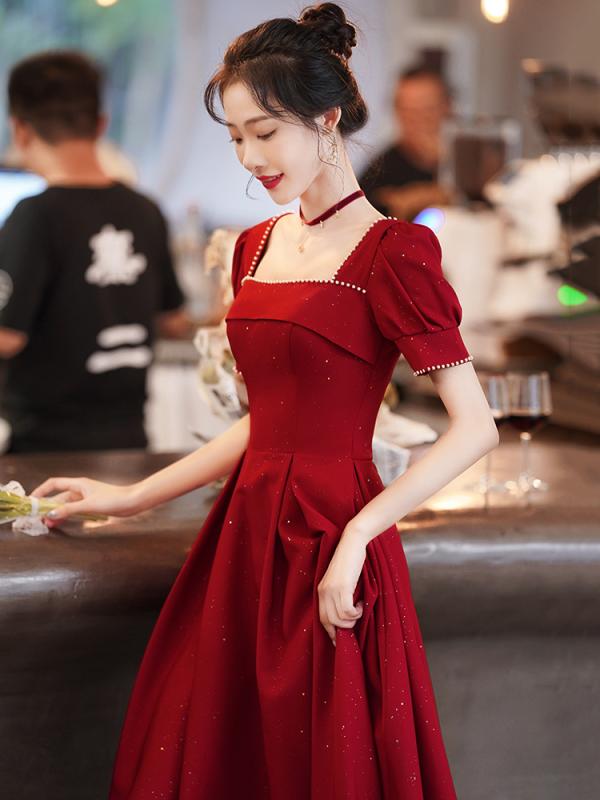 ・素材: ポリエステル・カテゴリ: 礼服・ネックライン: U字領・袖丈: 半袖・カラー展開: 酒紅色（中長款）、酒紅色（長款）、長袖（中長款）、長袖（長款）・サイズ展開: XS,S,M,L,XL,XXL,XXXL・着用シーン: 婚礼・着丈:...