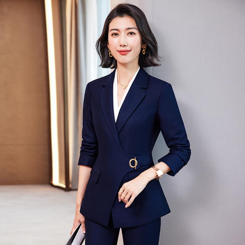・主な素材: ポリエステル、レーヨン・素材構成: ポリエステル 80%〜90%、レーヨン 30%以下・カラー展開: ブラックジャケット、ワインレッドジャケット、ブルージャケット、ブラックジャケット+パンツ、ワインレッドジャケット+パンツ、ブ...