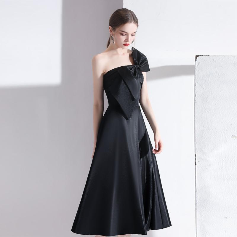 ・素材: ポリエステル70-80%、その他30%以下・カラー: ブラック・サイズ: S,M,L,XL,XXL・シルエット: Aライン・: 無地・スタイル: ベアトップ・袖丈: ノースリーブ・着丈: ロング丈・ウエスト: ・対象: レディース