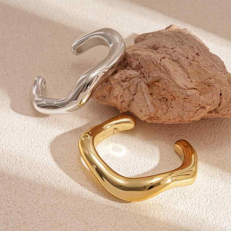 ・カテゴリ: ブレスレット・スタイル: 欧米、ファッション、通勤・素材: 金属・加工工程: メッキ・要素: 不規則・カラー展開: ゴールド、シルバー・重量: 約17.4g