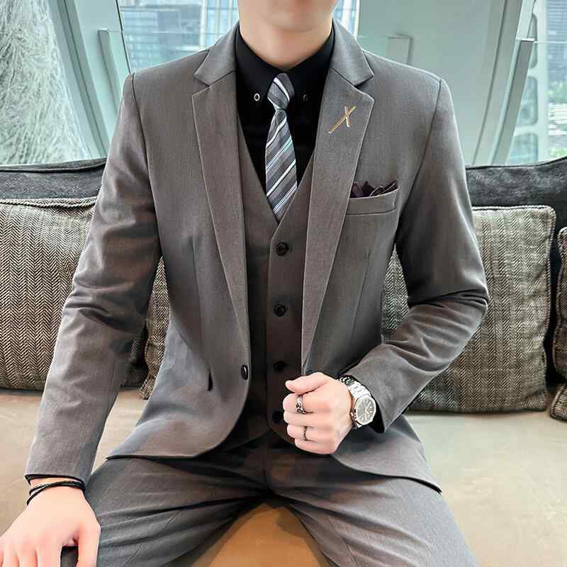 ・スタイル: カジュアル、トレンド・主な素材: 化学繊維混紡、ポリエステル・ネックライン: ノッチドラペル・ベント: センターベント・シルエット: スリム・厚み: 標準・詳細: メタル装飾・カラー展開: ライトグレー、ダークグレー、ブラック...