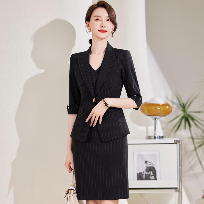 ・素材名: ブラックストライプ・主な素材: ポリエステル 90%-95%、ビスコース 30%以下・スタイル: OL通勤・カラー展開: アプリコットストライプジャケット、ホワイトストライプジャケット、ブラックストライプジャケット、ブラックワン...