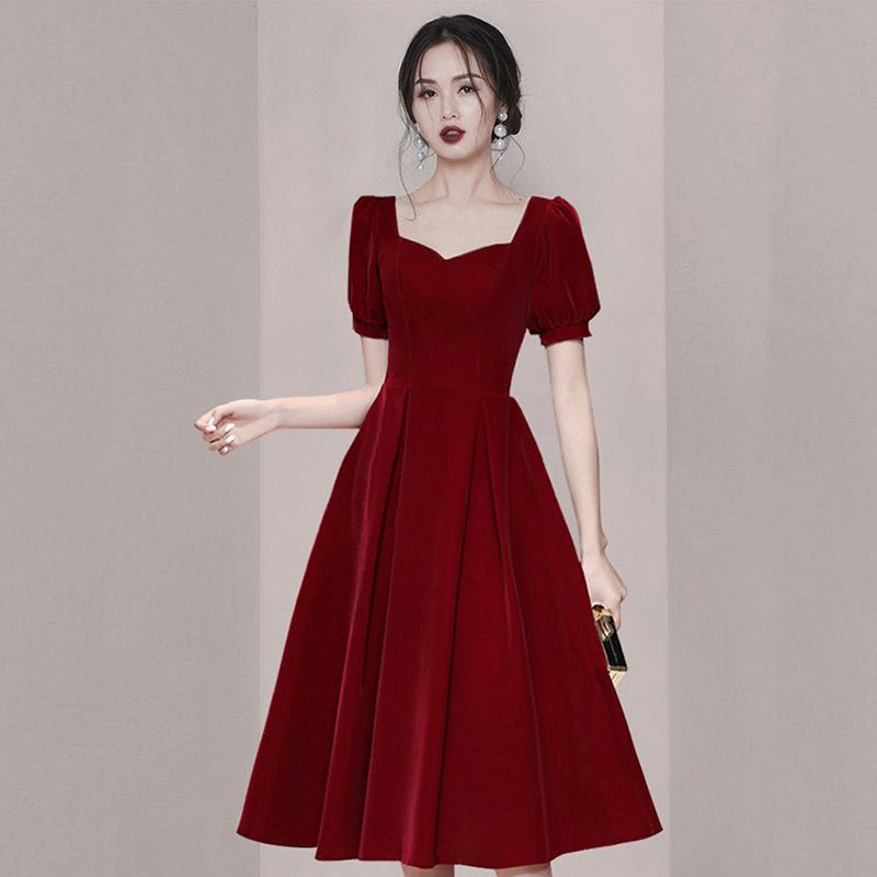 ・素材: 金属糸布・カラー展開: 酒紅色(ベルベット素材)、酒紅色(サテン薄手素材)・サイズ展開: XS、S、M、L、XL、2XL、3XL・シルエット: Aライン・スタイル: キャミソールタイプ・袖丈: 三分袖・スカート丈: ミニ丈・ウエス...