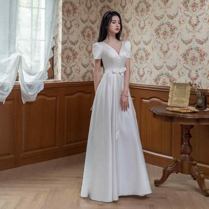 ・素材: ポリエステル70%～80%・カラー展開: 画像色、ワインレッド・サイズ展開: S、M、L、XL、XXL・ドレスシルエット: Aライン・要素: 編み上げ・ネックライン: 深めのVネック・袖丈: 三分袖・スカート丈: ロング丈・ウエス...