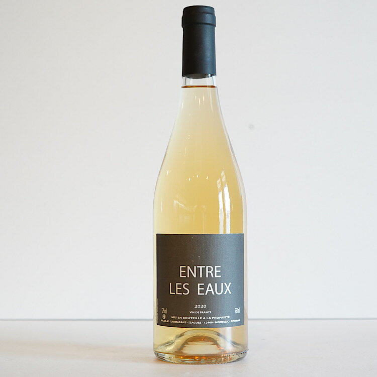 newitem202201_05アヴェロン県の北部、南西地方のガイヤックから約200kmほど、オーブラック 山脈の支脈の山中に、ぽつんと孤立した村、コンプリエスがあります。 その村はずれにあるのが二コラの家兼カーヴ。たどり着くまで、こんなと...