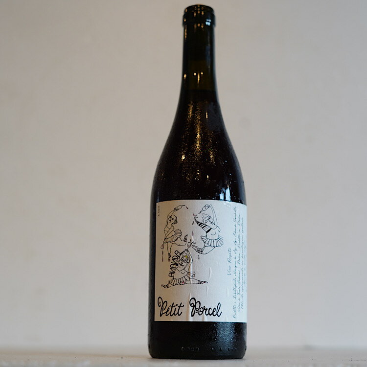 newitem202405_01当主エドアルドはまだあどけさの残る29歳、もともと両親はブドウ栽培をしていたわけではないが、いつしかワイン造りを志し、2014年に自分の畑を手に入れ、2年かけて整備、2016年に植樹、ガルガネガ、メルローを植...