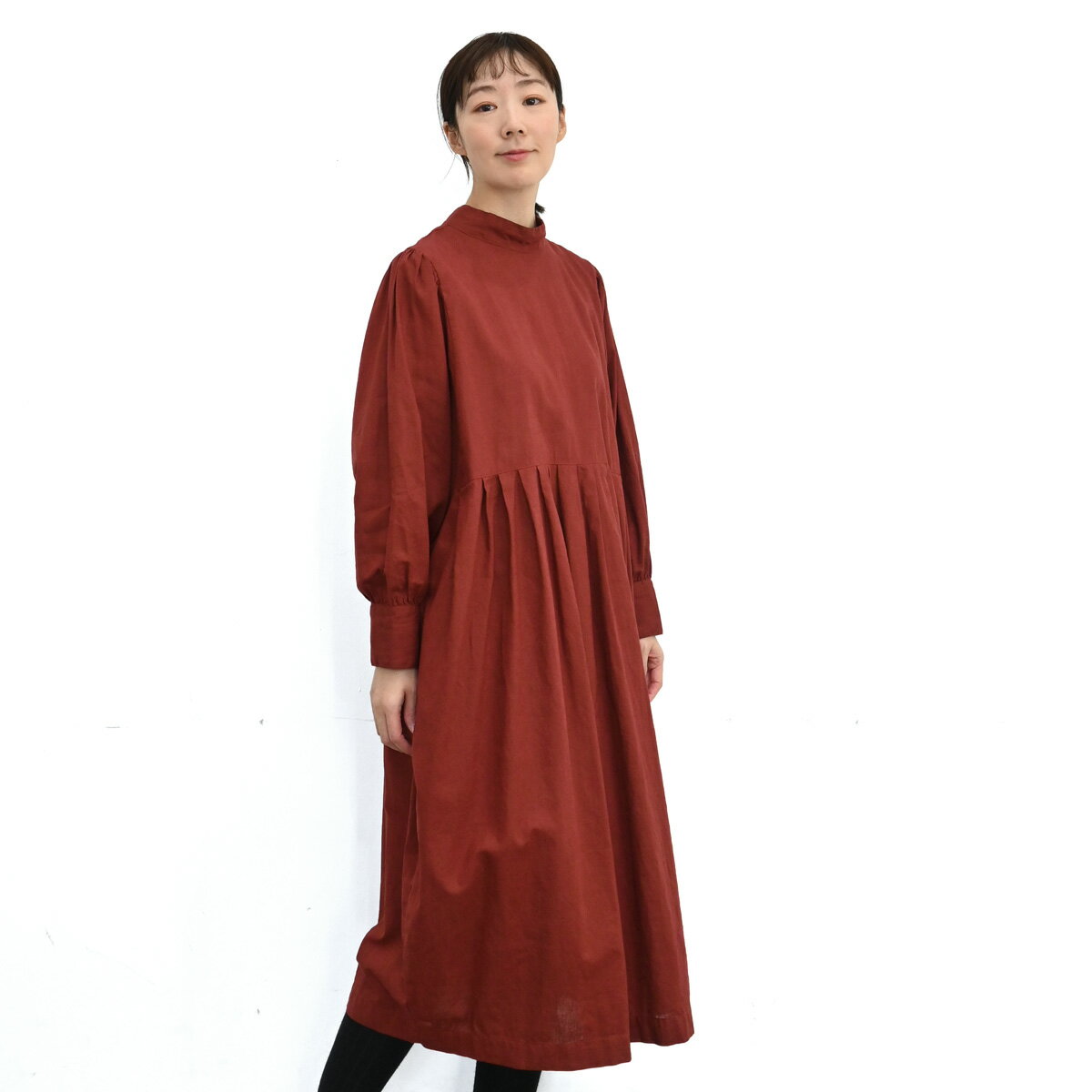 製品染め綿麻平織2WAYドルマンワンピース【TK810236】【tukuroi ツクロイ】 ・・・・・ ナチュラルな風合いのコットンリネン平織2wayドルマンワンピース。麻の素朴な雰囲気を残したコットンリネン平織り素材を、日本で製品染めし、...