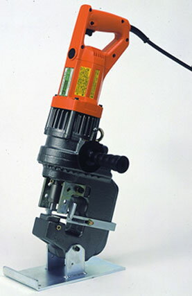 型式 　EP-2110V 　最大丸穴径 　φ22mm 　最大長穴径 　φ18.2×22mm 　最大板厚 　SS400相当品=10mm以下　SUS304(ステンレス)＝6mm以下 　フトコロ深さ 　65mm 　電源・電流 　単相交流　100V...
