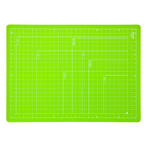 ▼ アプリインストールでクーポンGET！環境に配慮した「オレフィン系樹脂」を使用。持ち運びに便利でカラフルな折りたたみカッティングマット。●本体寸法（見開きサイズA4）：ヨコ310×タテ230×厚み2mm●本体寸法（二つ折りサイズA5）：ヨ...