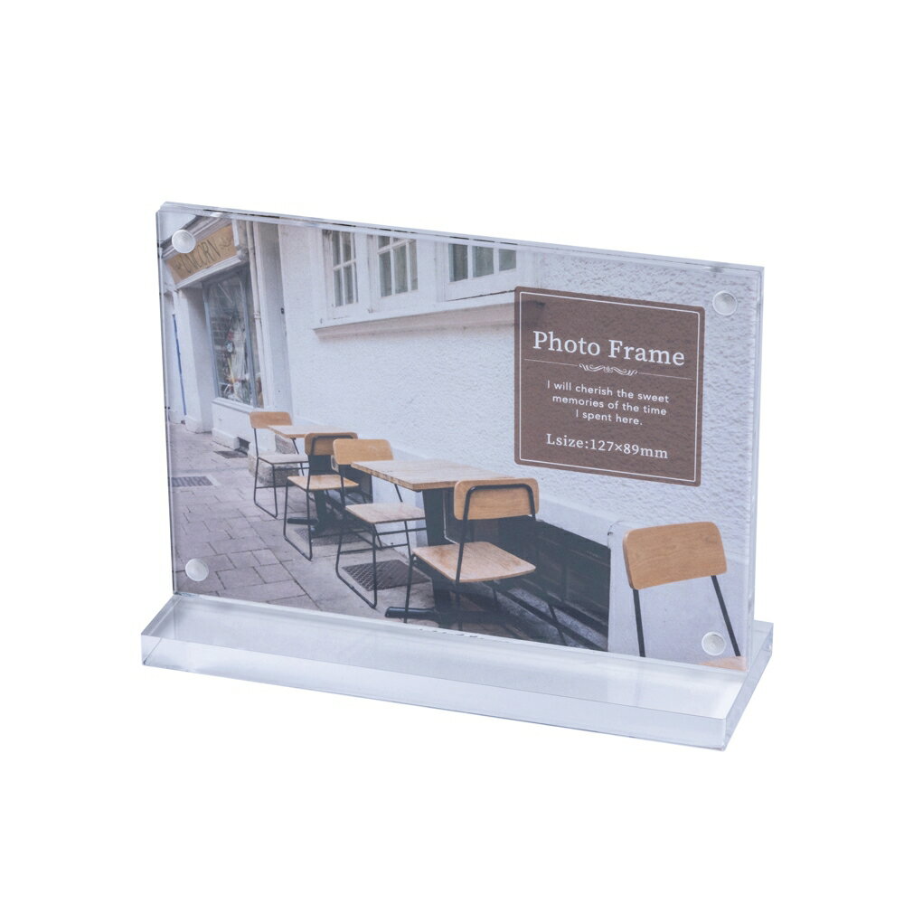 すっきりとしたデザインのマグネット式アクリルスタンドフレームです。両面使えるので、様々な楽しみ方ができます。マグネット式で写真の差し替えも簡単です。●フレーム外形寸法：タテ96×ヨコ127×厚み45mm●フレーム重量：130g●収納用紙寸法...