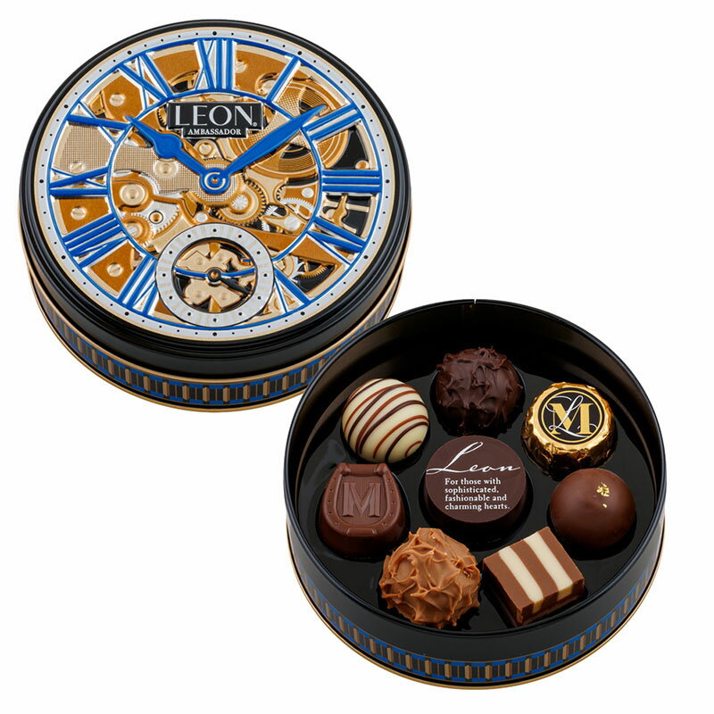 大人の余裕と、遊び心。 ローマ数字のインデックスが印象的な、スケルトン時計をイメージした缶にチョコレートを詰合せました。［内容］チョコレート×8個［賞味・消費期限］2026年6月30日［缶サイズ］11.8×11.8×3.9cm（缶本体）