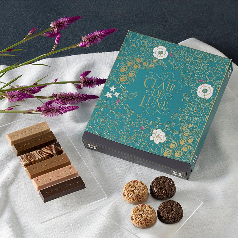 フランス語で月の光という意味をもつ「クレル・ド・ルン」。コウベピアーとショコラクランチのバラエティー豊かなアソートしました。日頃の感謝を込めた贈り物にぴったりです。［内容］コウベピアー×6本（ミルク・ロイヤルミルクティー・コーヒーマーブル・...