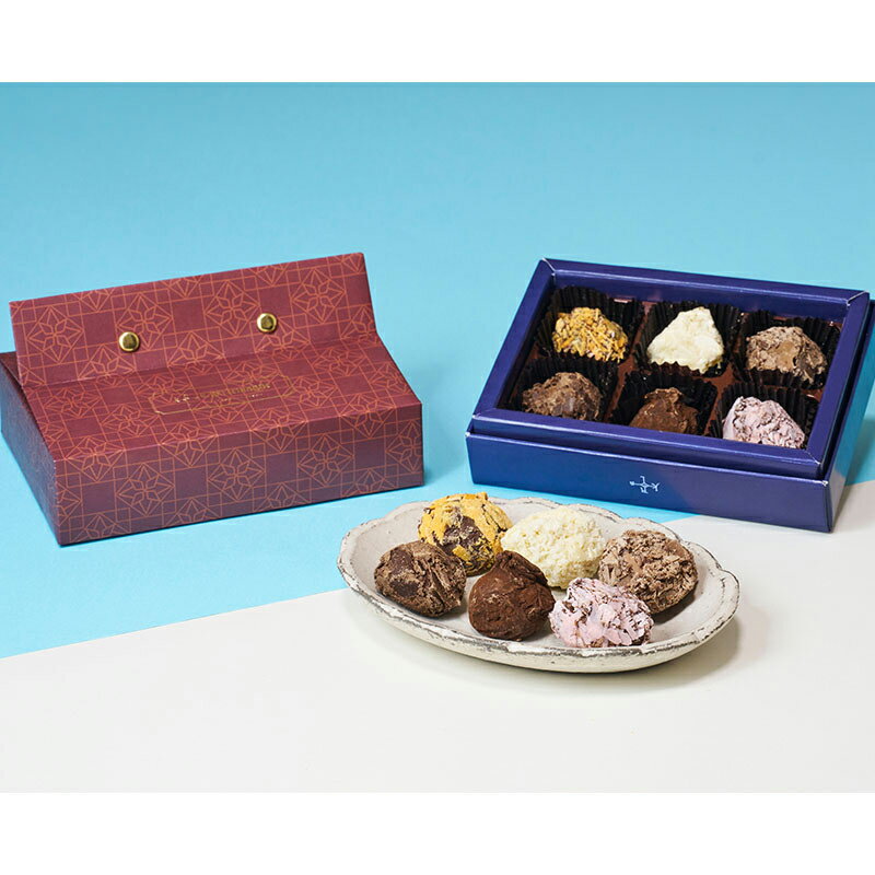 シャルルマーニュチョコレート自慢のトリュフチョコレートのアソート。 上質なカカオバターを使用し、ボリューム感のある濃厚な味わいの厳選した人気のフレーバー6種類を詰合せました。フレーバーはプレーンタイプのナチュレ、1番人気のシャンパーニュの他...