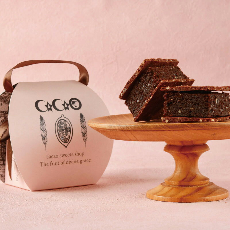 グルテンフリーでご用意した、レモン香る大人のチョコレートケーキ。 Cacao101のチョコレートと国産米粉で作るケーキに、自家製レモンピールを加え、カカオクッキーでサンドしました。ほのかに香るレモンと、しっとりとしたケーキの食感をお楽しみい...