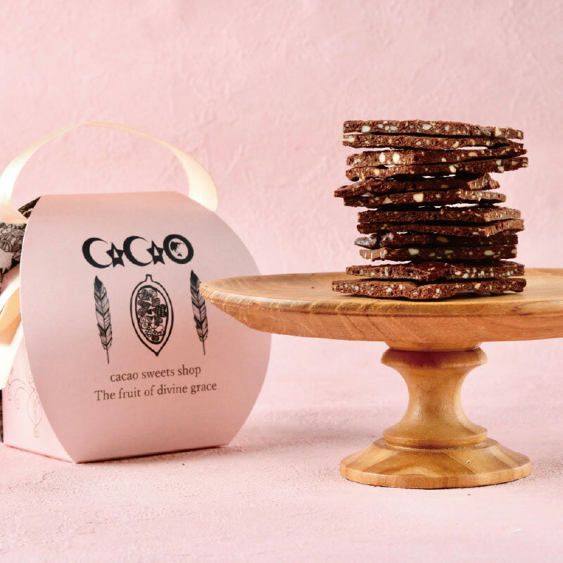 カシューナッツのキャラメル風ペーストをカカオクッキーでサンド。 キャラメリゼしたカシューナッツから作る自家製プラリネと 、カカオをたっぷり使用して作るカカオチュイールの塩味と甘味のバランスが絶妙のプラリネサンドです。一度食べたらやみつきにな...