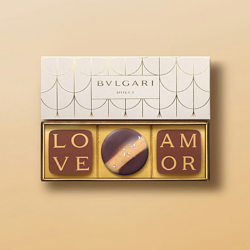 バレンタイン限定のフレーバーが入った珠玉のコレクション。 メートル・ショコラティエのジャンルカ・フストによるバレンタイン限定のフレーバーを3種詰合せました。豊かな果実と香り高いスパイスが織りなす、珠玉のコレクションをお楽しみください。［内容...