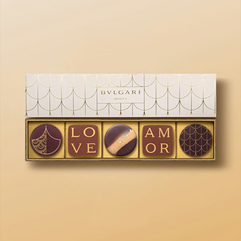 バレンタイン限定のフレーバーが入った珠玉のコレクション。 メートル・ショコラティエのジャンルカ・フストによるバレンタイン限定のフレーバーを5種詰合せました。豊かな果実と香り高いスパイスが織りなす、珠玉のコレクションをお楽しみください。［内容...