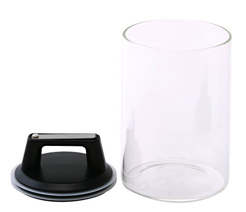 ●サイズ 容器:11.5×11.5×16cm 蓋:11.3×11.3×5.5cm●素材:容器/ガラス 上蓋/シリコン・ABS樹脂・ステンレススチール●空気を抜いて新鮮食材を長期保存！ ●密閉度が高いため、酸化を防ぎ、湿気にくく、食材が傷みに...
