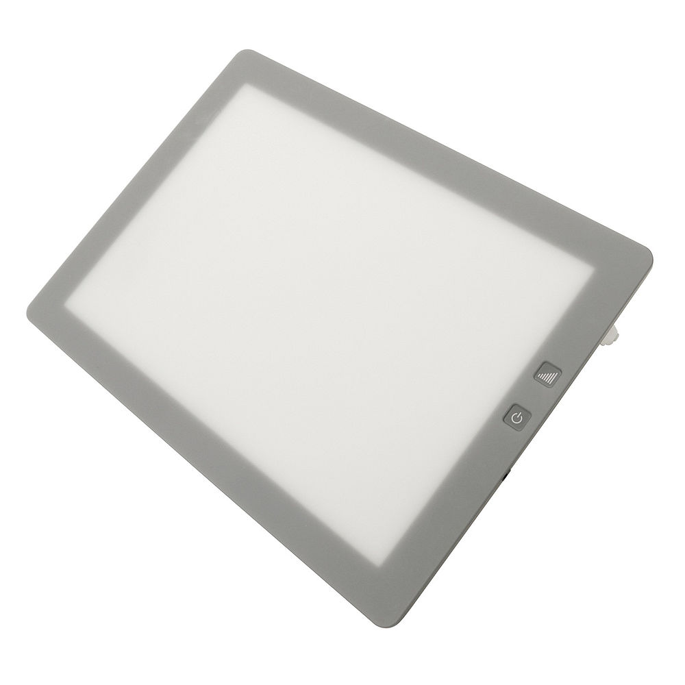 LED採用のムラやチラツキの少ない透写面、軽量で持ち運びもラク。大きな原稿から小さな原稿まで手の置き場や用品を気にせずご使用いただけます。調光機能でボタンを押すと7段階の明るさに変わります。背面には3段階調節スタンド付き。【仕様】●適応用紙...