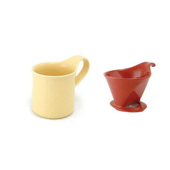 お手軽にドリップコーヒーを始められます。誰でも簡単に美味しいコーヒーを淹れられるので、プレゼントにもオススメです。※同色のセットでも焼成窯の違いで、多少の色の差がある場合があります。※全ての製品が均一ではない個体差も「やきもの」ならではの魅...