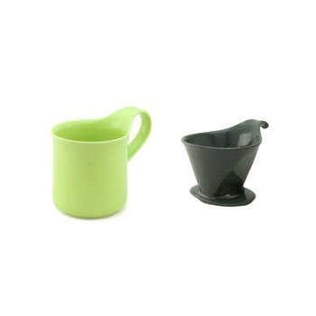 お手軽にドリップコーヒーを始められます。誰でも簡単に美味しいコーヒーを淹れられるので、プレゼントにもオススメです。※同色のセットでも焼成窯の違いで、多少の色の差がある場合があります。※全ての製品が均一ではない個体差も「やきもの」ならではの魅...