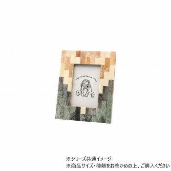 美しい質感を生かしたデザインはどんなインテリアにも相性抜群です。フォトフレームには新たに吊りカンがついて壁掛けもできるようになりました。置いても掛けても、縦横両方の向きで使えます。※天然素材を使用している為、形状や色合い等、多少の個体差があ...