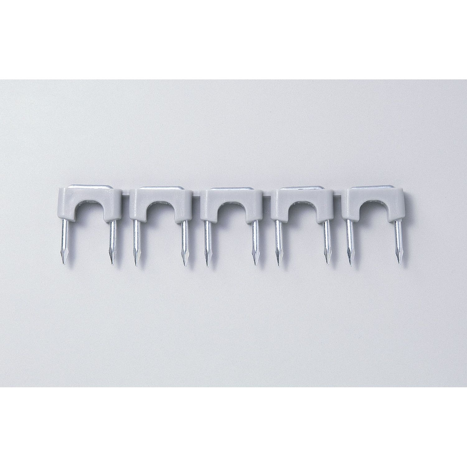 ■材質：　・釘部　鉄、三価クロメートメッキ　・クッション部　ポリエチレン■内寸：6.8mm■適合配線：通信線、アンテナ線　5C■入数：20