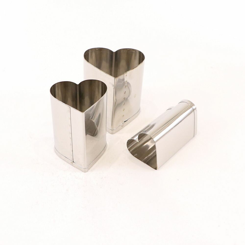 たかもり 野菜抜き型●3PCは小・中・大のセットです。 代々培われた匠の技。食材に＋αの価値を与える「かながた」です。規格:3PCサイズ(縦×横×高さ):小:2.9×3.1×5.4mm中:3.7×3.8×5.4mm大:4.5×4.8×5.4...