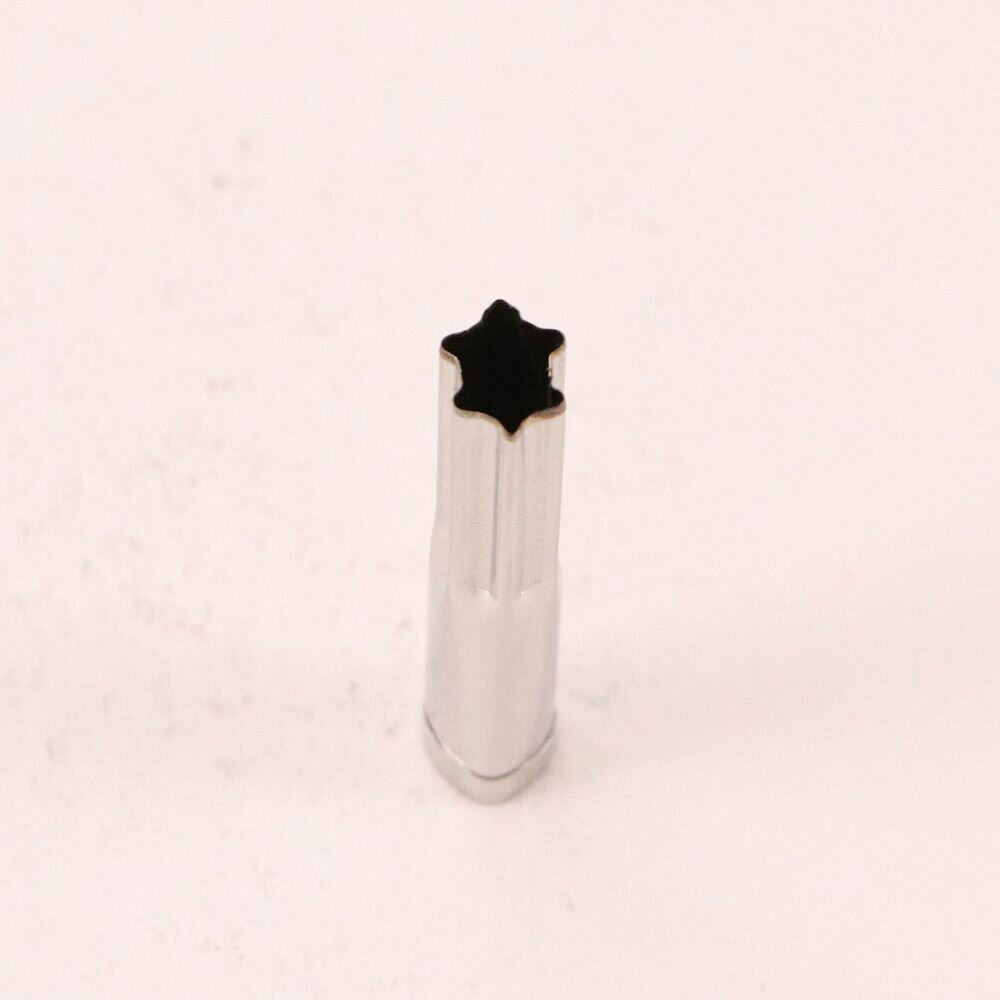 たかもり 抜き型（生抜き） 極小極小の生抜きで、かわいく季節を演出。端材も無駄なく使えます。代々培われた匠の技。　食材に＋αの価値を与える「かながた」です。サイズ(縦×横×高さ):1×0.8×4.2mm材質:18-8ステンレス※画像は代表画...