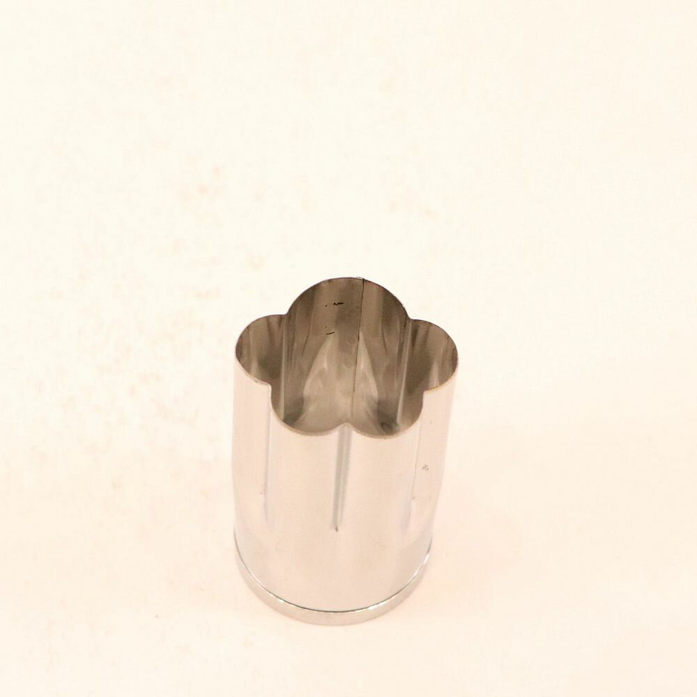 たかもり 抜き型（生抜き）代々培われた匠の技。　食材に＋αの価値を与える「かながた」です。規格:小サイズ(縦×横×高さ):1.3×1.5×4.2mm材質:18-8ステンレス※画像は代表画像ですので、画像のサイズ感と実際のお届け商品のサイズ感...