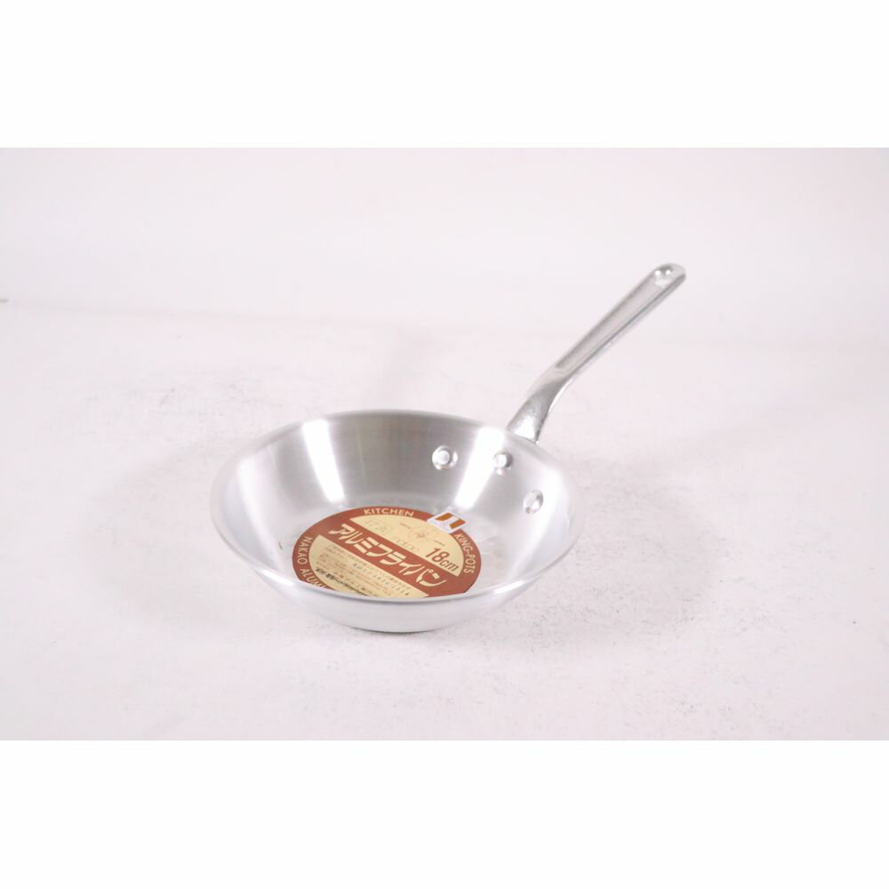 材質：アルミニウム内径×深さ×板厚mm：φ180×40×3.0生産地：日本日本製※画像のサイズ感と実際のお届け商品のサイズ感は異なる場合があります。商品名および仕様に記載のサイズ・カラー等がお届けの商品になります。[ フライパン(アルミ) ]