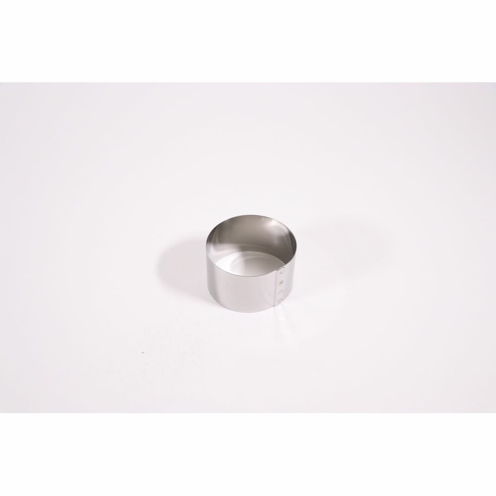 ●スポット止め　●板厚：0.5mm材質：18-0ステンレス内径×高さmm：φ60×H35生産地：日本（燕三条）日本製※画像のサイズ感と実際のお届け商品のサイズ感は異なる場合があります。商品名および仕様に記載のサイズ・カラー等がお届けの商品に...