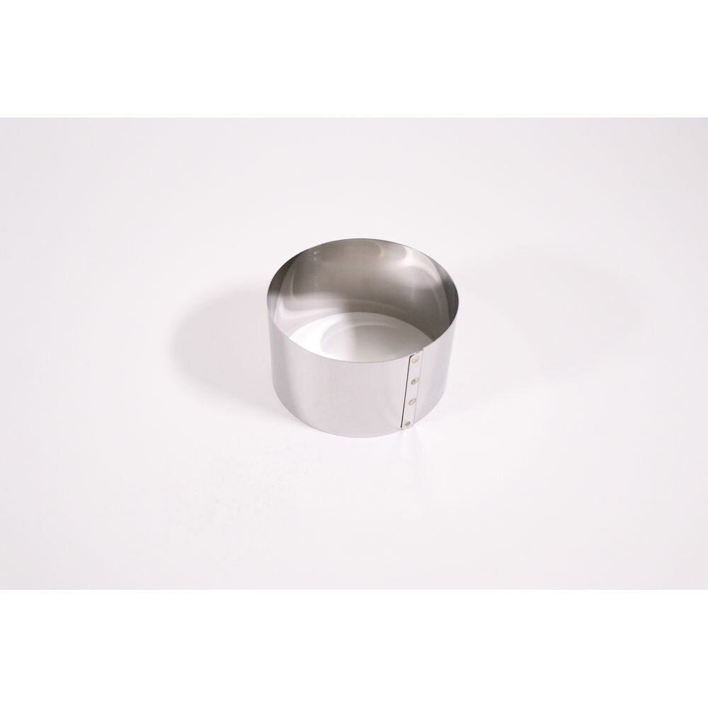●スポット止め　●板厚：0.5mm材質：18-0ステンレス内径×高さmm：φ90×H50生産地：日本（燕三条）日本製※画像のサイズ感と実際のお届け商品のサイズ感は異なる場合があります。商品名および仕様に記載のサイズ・カラー等がお届けの商品に...