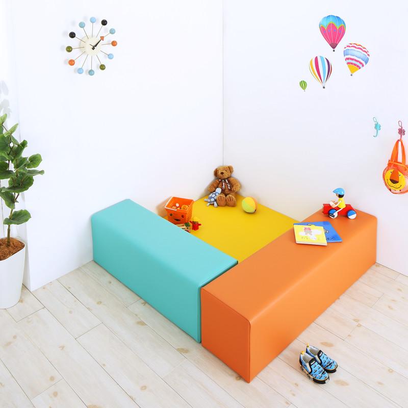 法人様必見 子供に安全安心 コーナー型キッズプレイマットシリーズ 【Pop Kids】ポップキッズ 3点セット（フロアマット1枚+スツール2枚） 120×120 オレンジスツール【サイズ】W90:幅90×奥行30×高さ30cmW120:幅1...