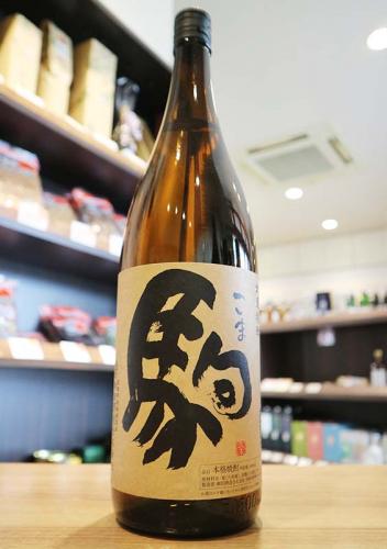 商品説明 名称 駒 原材料名 二条大麦(九州産)、麦麹(九州産) 内容量アルコール度数 1800ml25% 保存方法 高温多湿・直射日光を避け保存 製造者 柳田酒造宮崎県