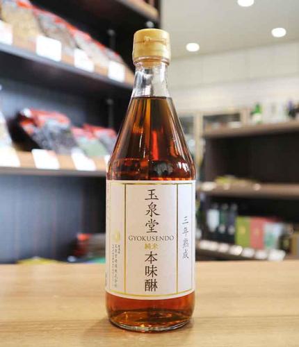 商品説明 名称 玉泉堂　三年熟成　純米本味醂 原材料名 もち米（国産）、米麹（国産）、焼酎 内容量アルコール度数 500ml13.5〜14.5% 賞味期限 別途商品ラベルに記載 保存方法 冷暗所保管 製造者 岐阜県玉泉堂酒造