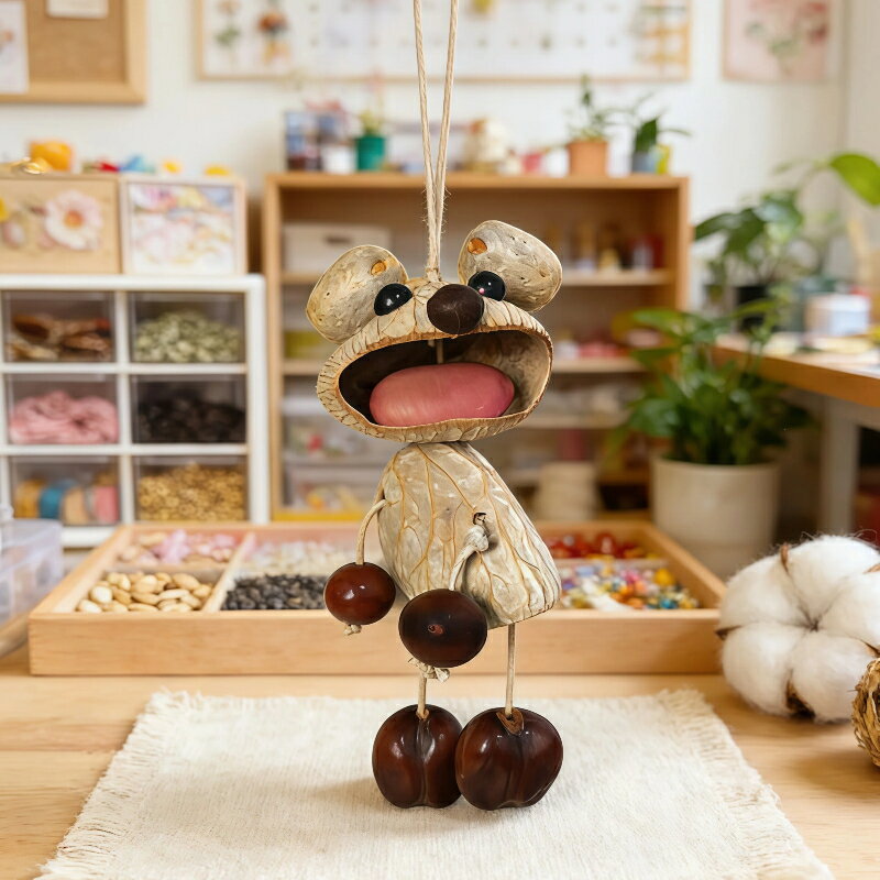 商品詳細紹介 素材 天然サヤ（豆莢・種子・果殻） デザイン 動物・植物・抽象柄など 全デザイン展開 特徴 2way仕様（置物+チャーム）、天然素材使用、一点もの、一つ一つ形が異なる、自然な風合い、温かみのある質感、手作り風、超軽量、持ち運び...
