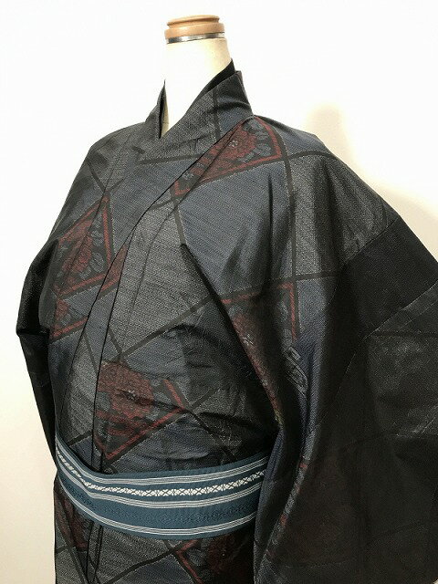 商品説明：裄の短い女物着物を別布継ぎ（一枚はぎ）にてたっぷりサイズに仕立て直しした福服オリジナル サイズ：裄75、身丈159、袖丈47、前幅24.5、後幅29.5cm 素材：正絹 状態：ランク3クスミ シミ有 TPO：普段着等 仕立て：一部...