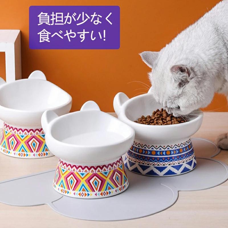 【15°傾斜設計で頸椎を保護】猫皿は猫の自然な姿勢に基づいて、15°傾きのように設計され、食事中の首や腰の負担を軽減し、食事をサポートします。快適な食事体験がペットの消化を助け、胃酸の逆流や嘔吐を防ぎます。また、高さがあるので低い姿勢で食べ...